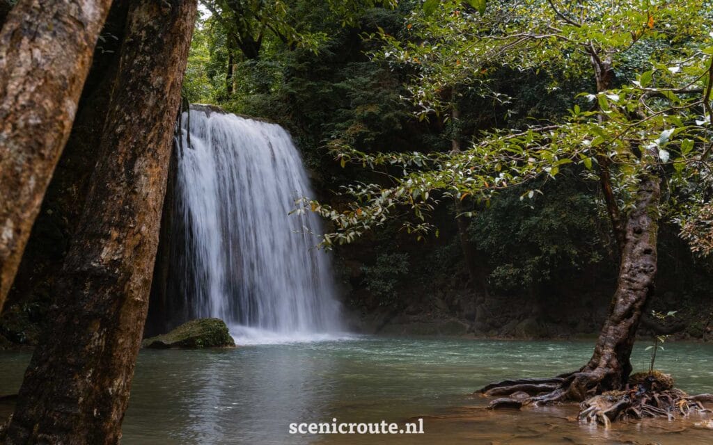 Hike naar de Erawan falls nabij Kanchanaburi | Scenic Route