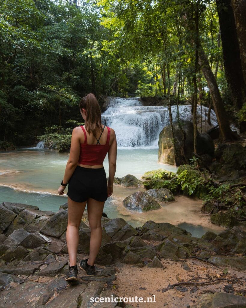 Hike naar de Erawan falls nabij Kanchanaburi | Scenic Route