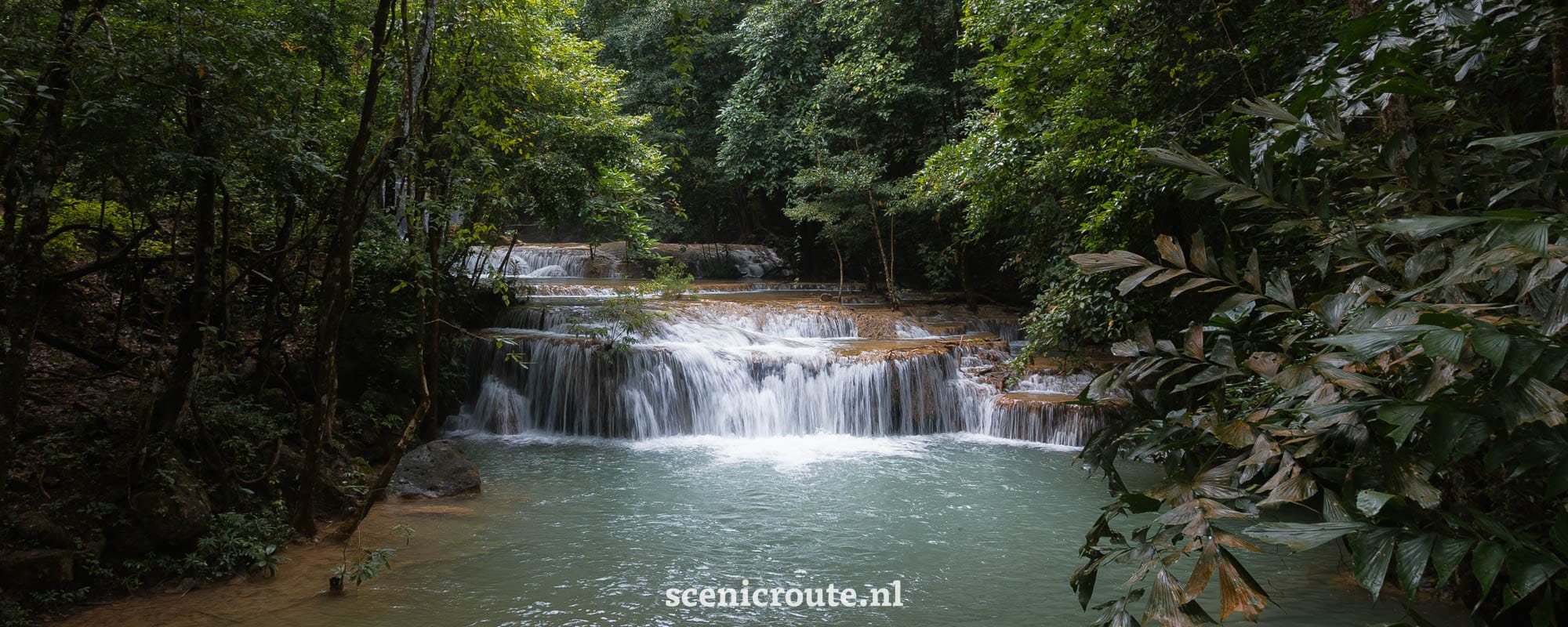 Hike naar de Erawan falls nabij Kanchanaburi | Scenic Route