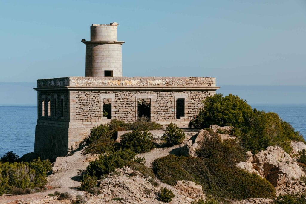 Hiken op Ibiza: Faro de Punta Grossa | Scenic Route